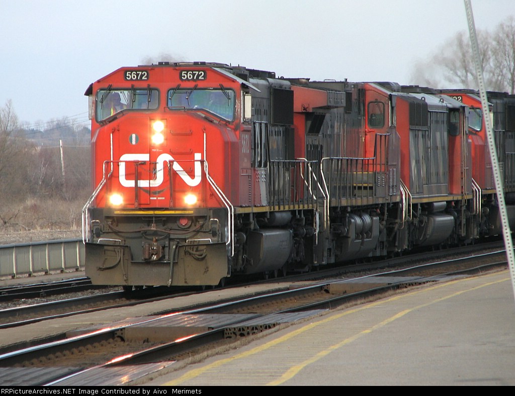 CN 5672 at Cobourg